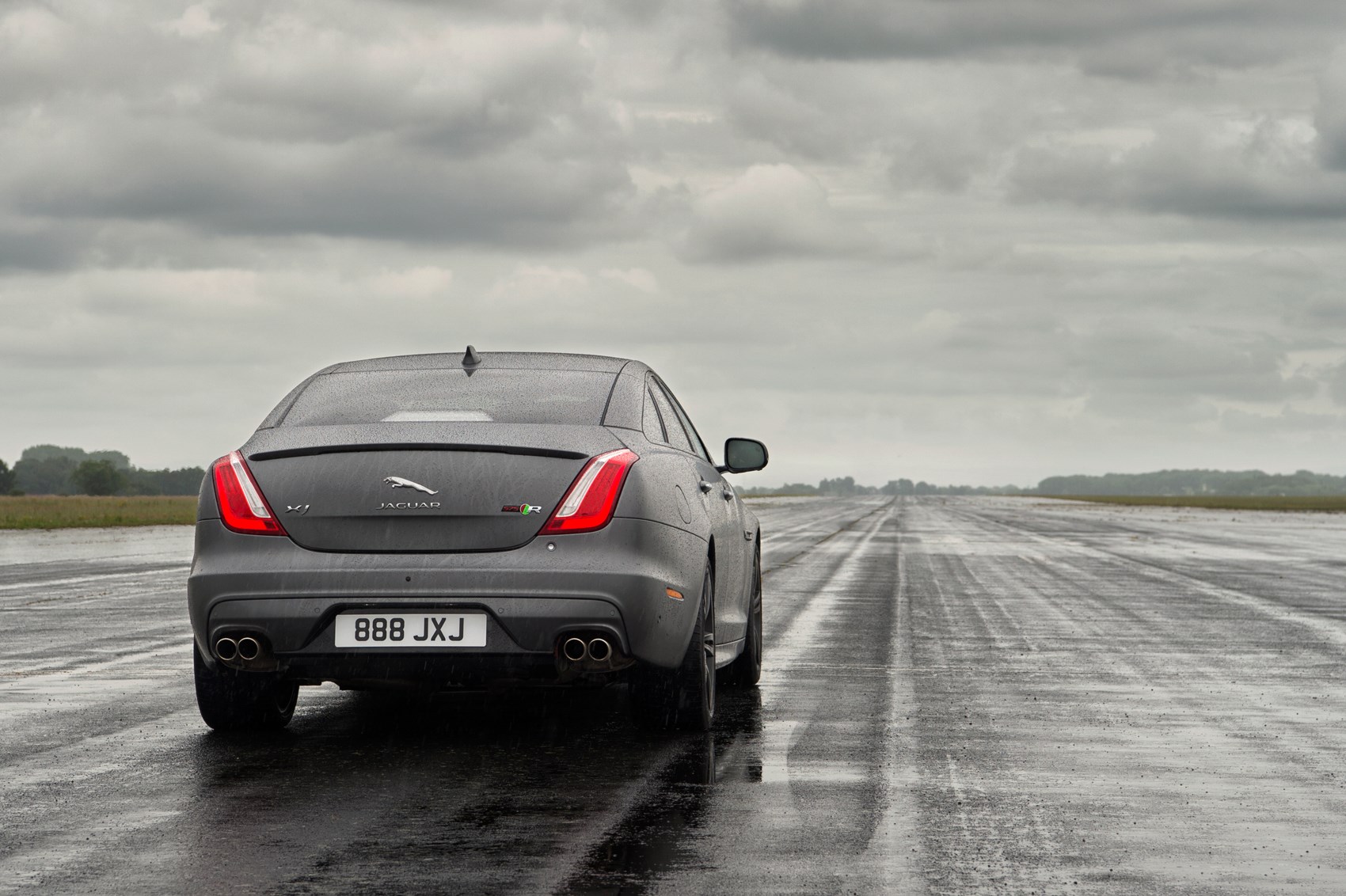 Jaguar XJR 575 super-saloon roars in: the most powerful XJ ever | CAR ...