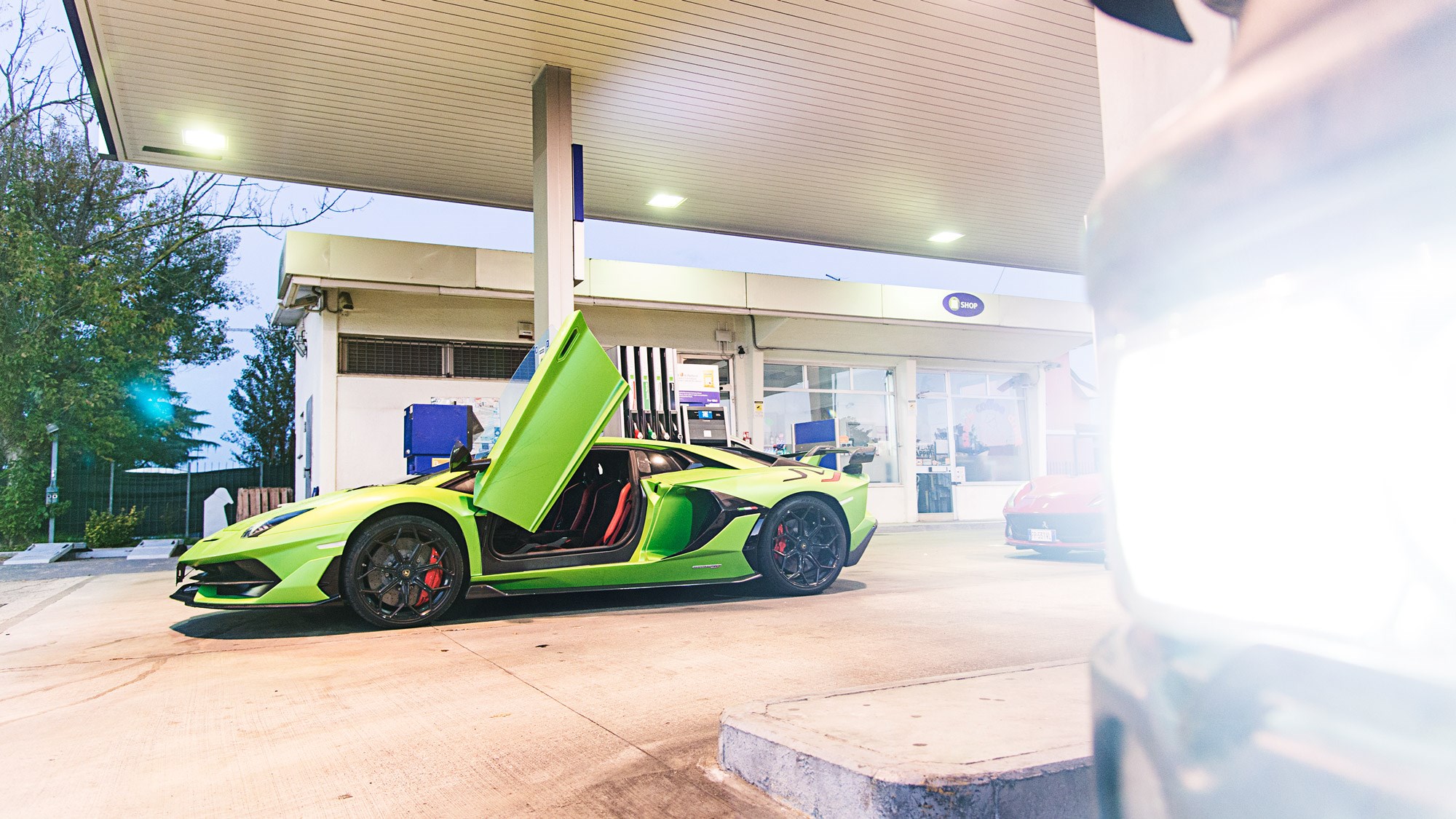 V12 twin-test: Aventador SVJ vs 812 Superfast | CAR Magazine