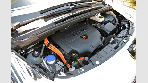 Peugeot 3008 Hybrid4 (2011) review