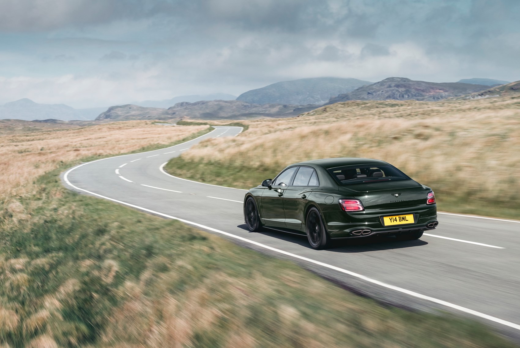 No more four-eyes: new Bentley Flying Spur revealed