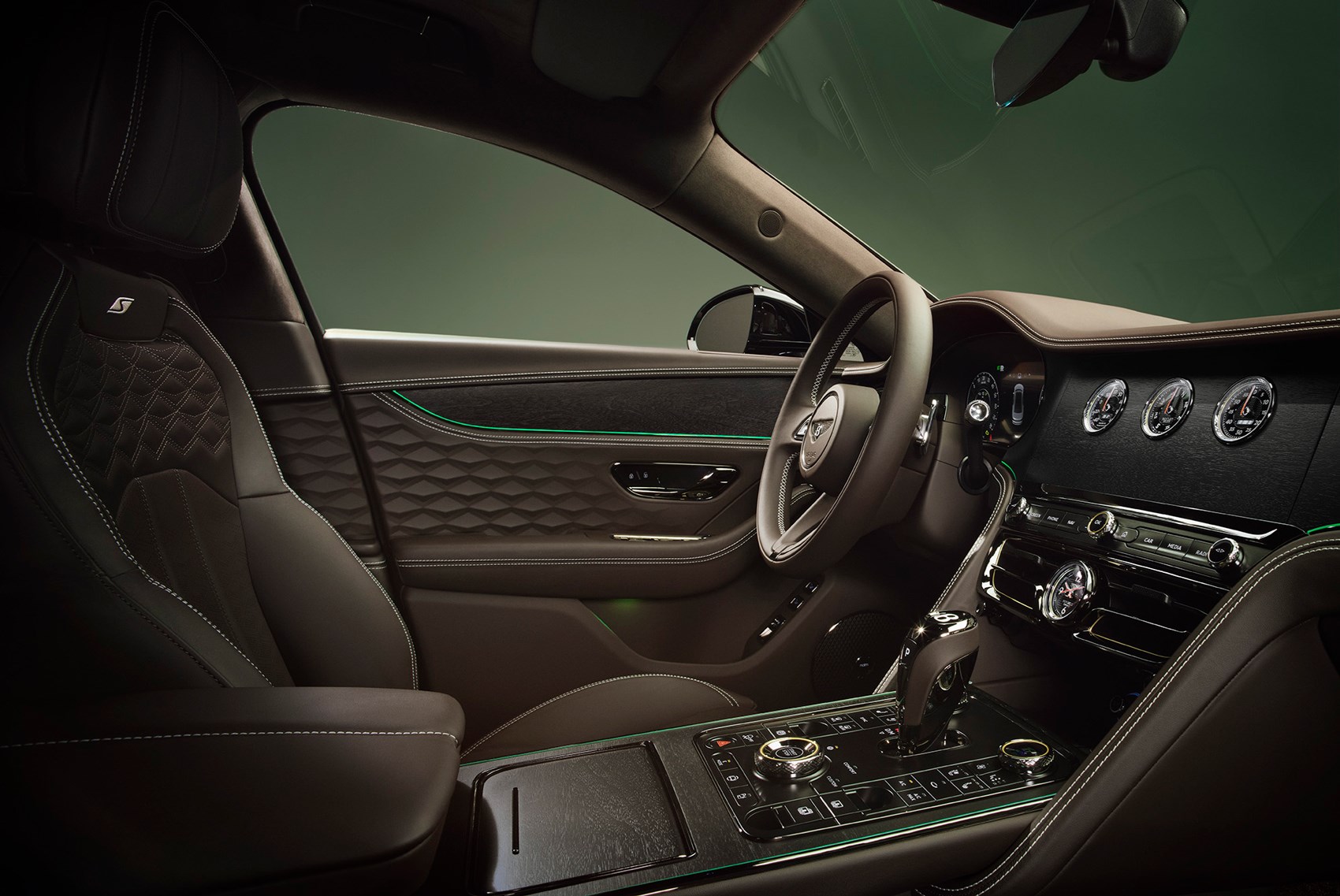 No more four-eyes: new Bentley Flying Spur revealed